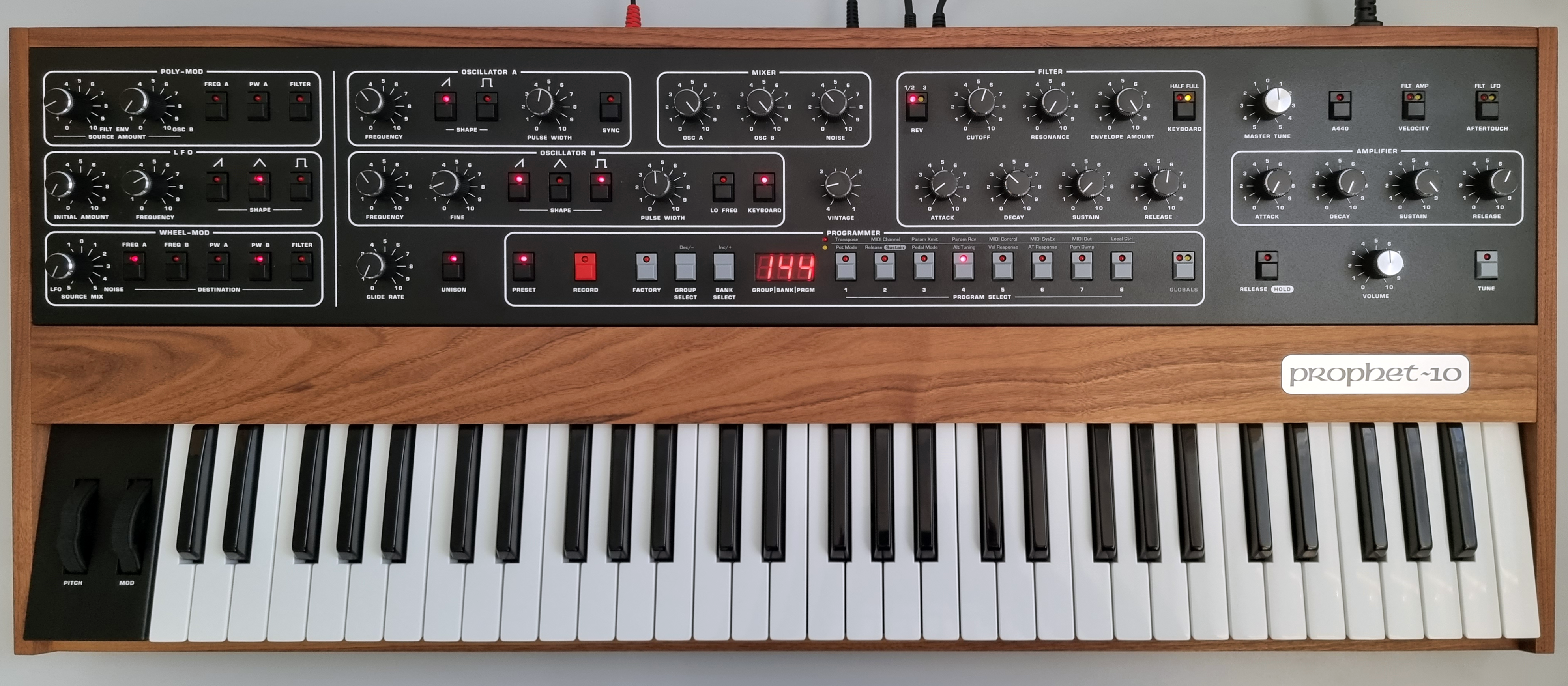 Sequential Circuits Prophet-5 – Synthesizer Online